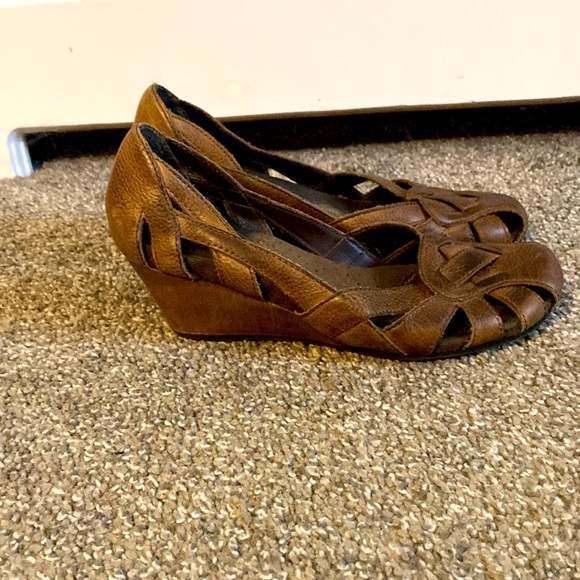 BareTraps | Shoes | Unique Bare Traps Brand Wedge | Poshmark